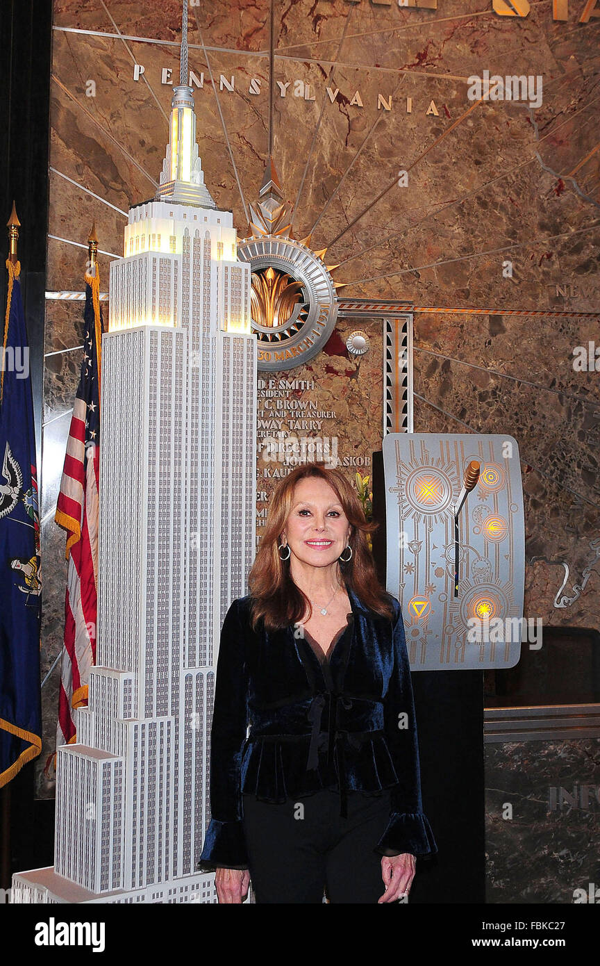Marlo Thomas and Zac Posen light up the Empire State Building in lime ...