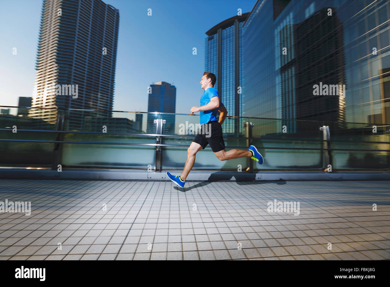 Man running exercise side view hi-res stock photography and images - Alamy