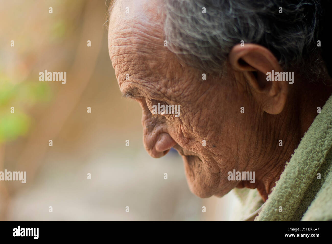 Caucasian Old Man with greying hairs, and wrinkle face Stock Photo - Alamy