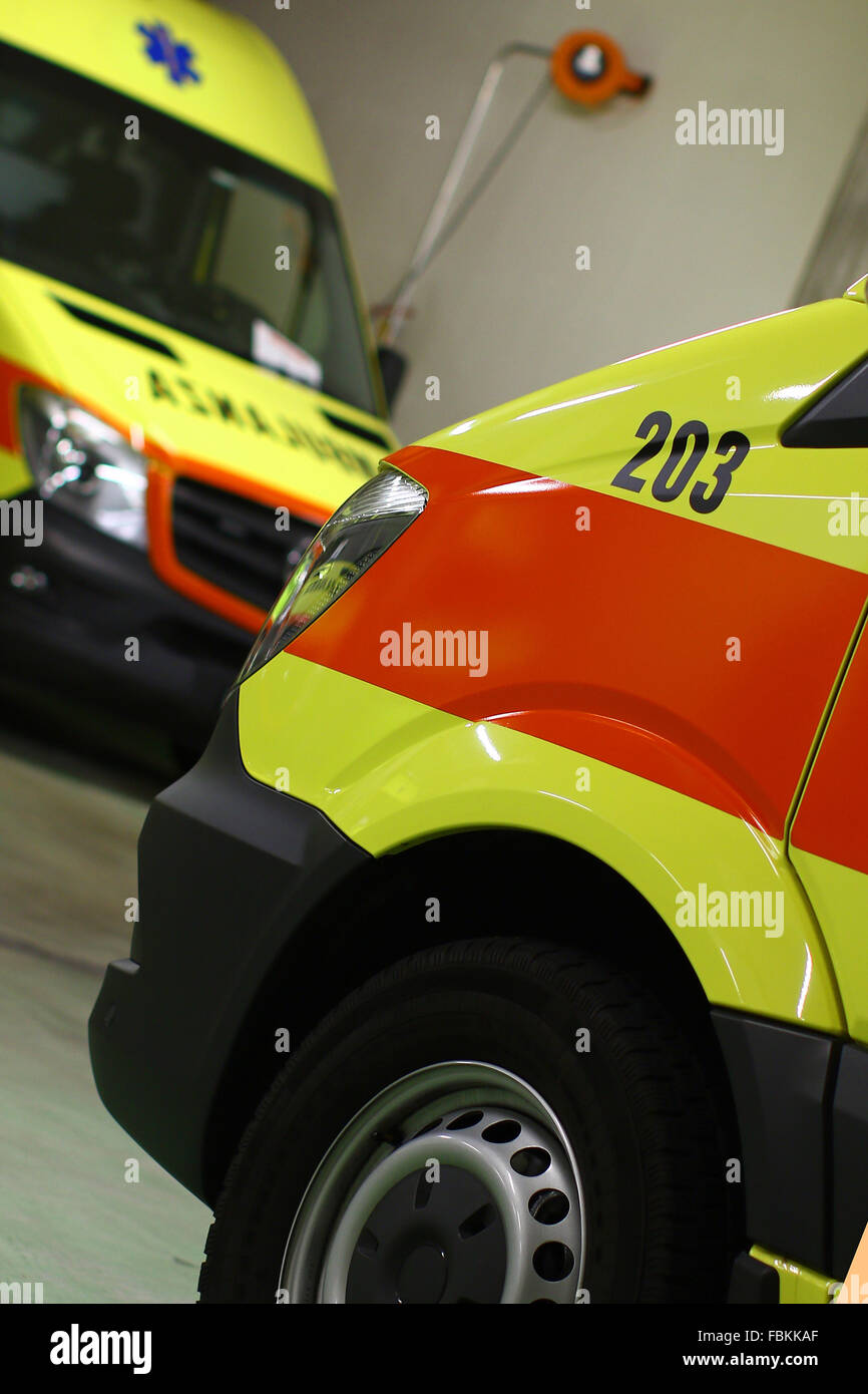 The night shift: emergency ambulance service Stock Photo - Alamy