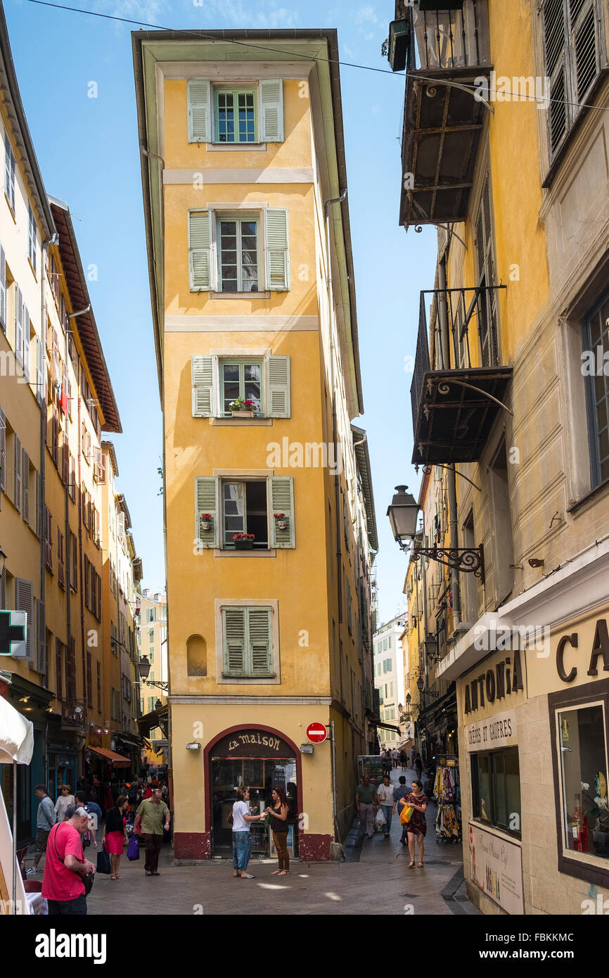 Tall narrow building hi-res stock photography and images - Alamy