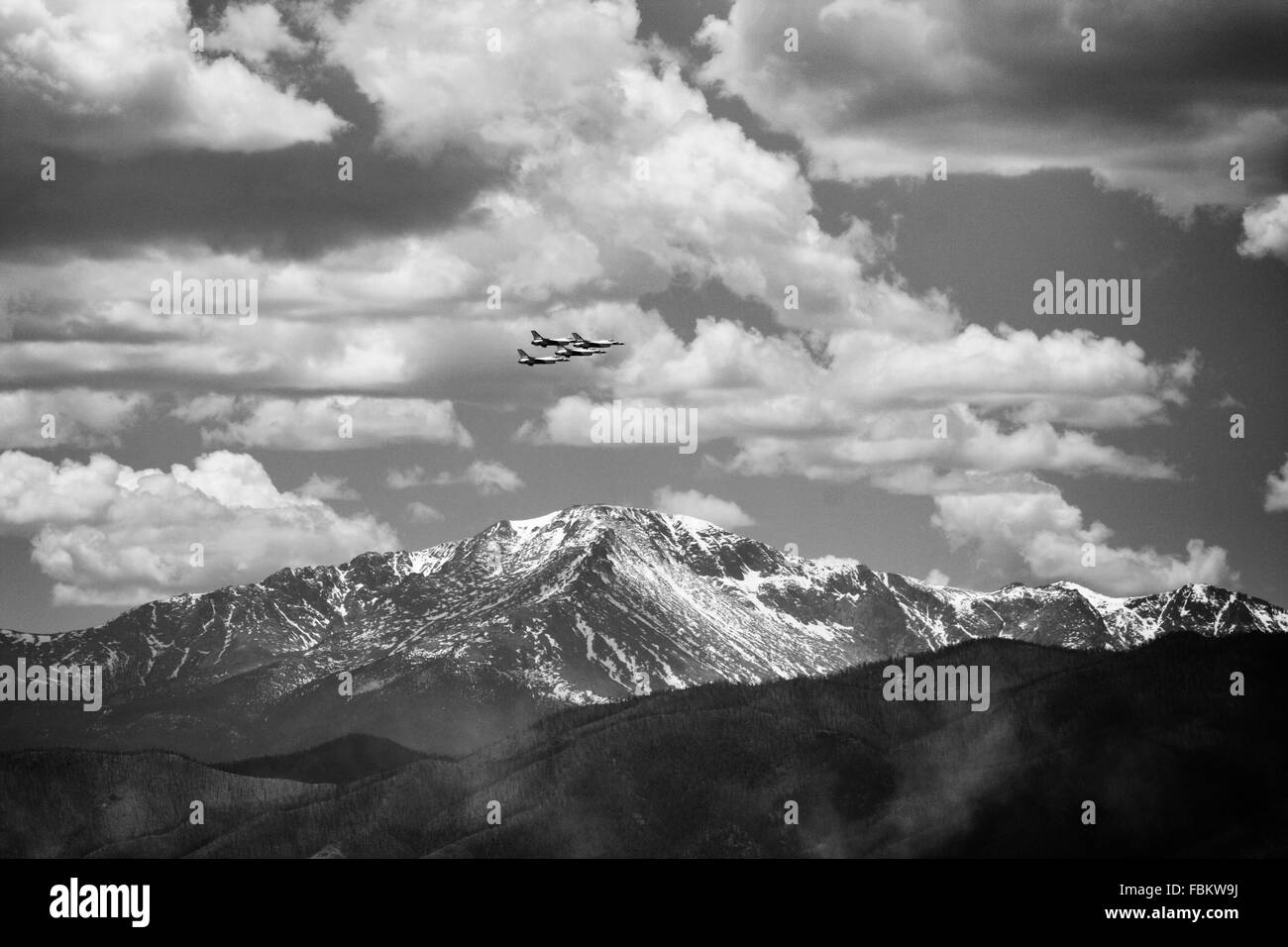 Airplane in flight hi-res stock photography and images - Alamy