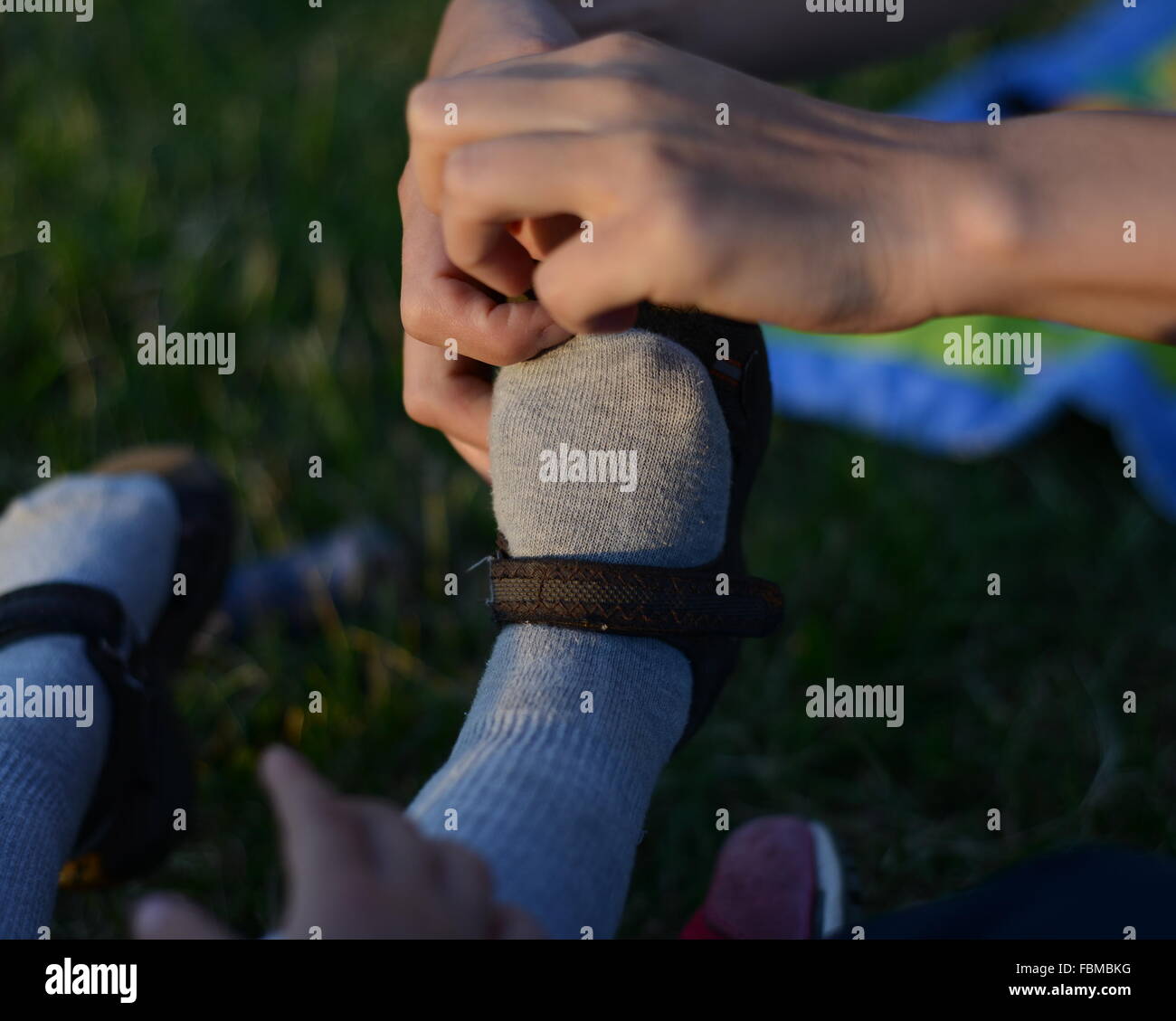 Helping hands hands hi-res stock photography and images - Alamy