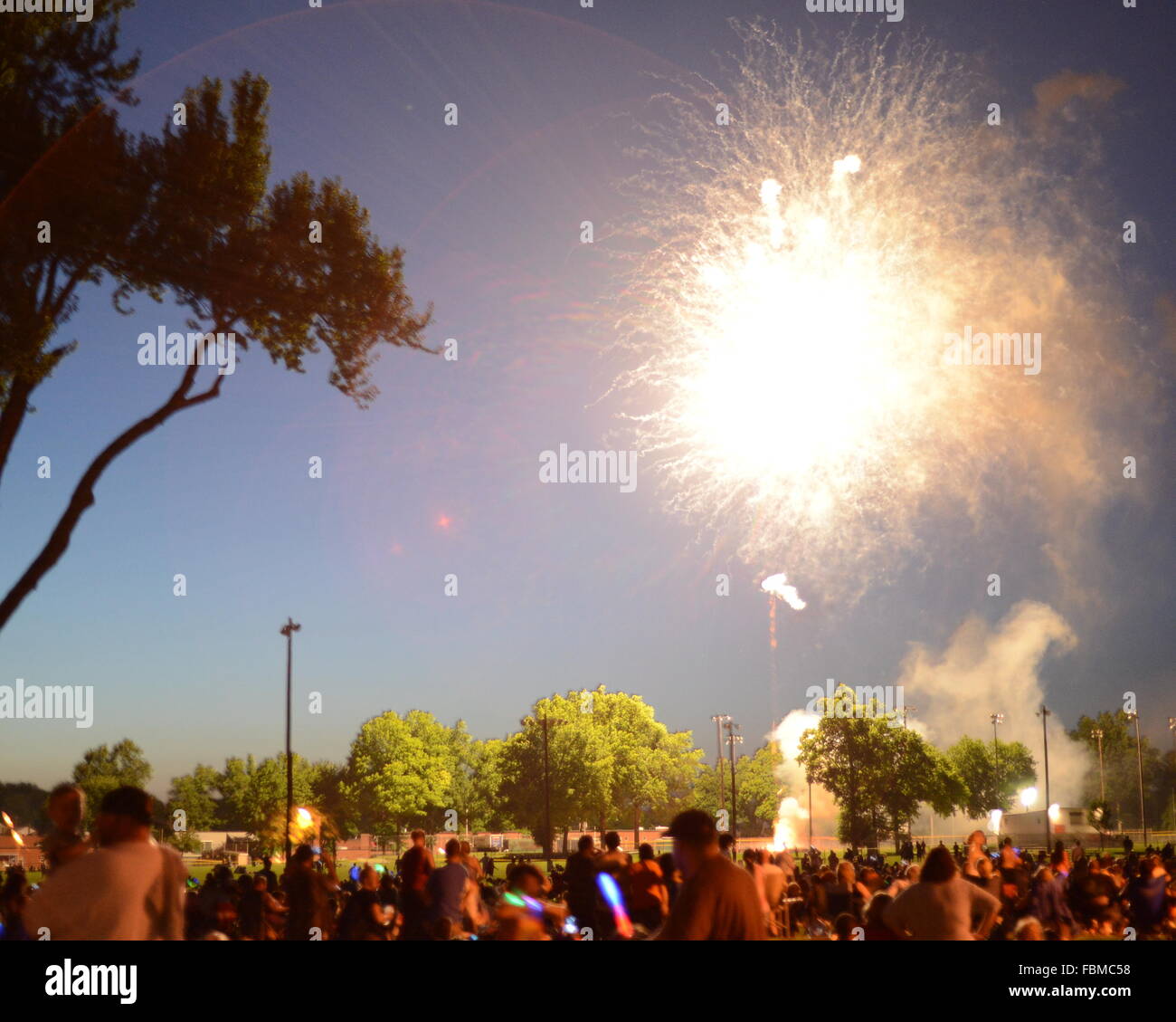 Group of people watching fireworks hi-res stock photography and images ...
