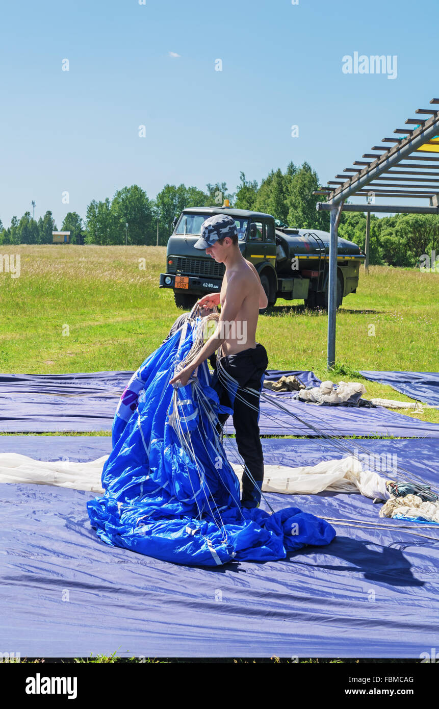 Parachutists - 2015.Packing of parachute Stock Photo - Alamy