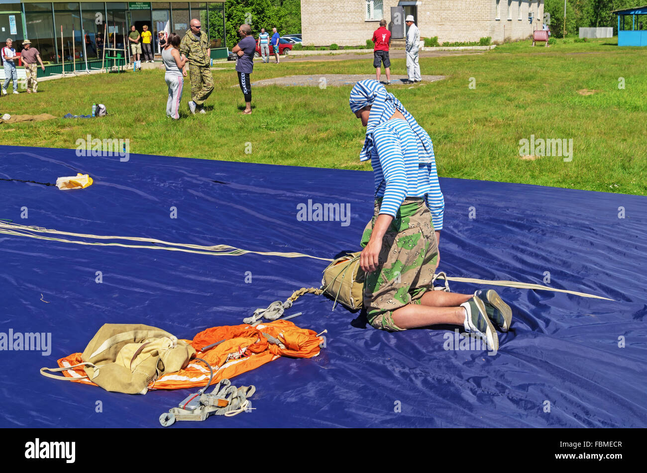 Parachutists - 2015.Packing of parachute Stock Photo - Alamy