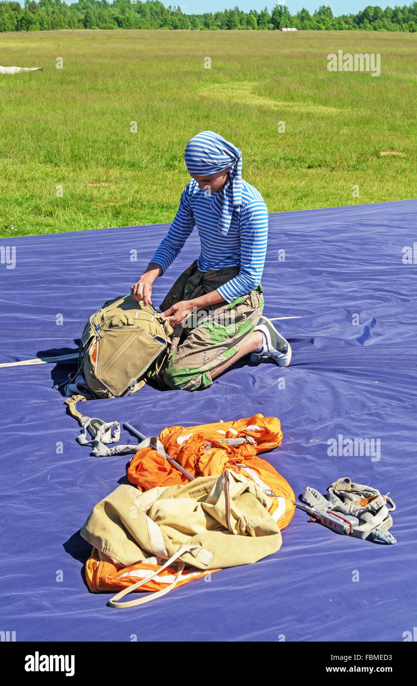 Parachutists - 2015.Packing of parachute Stock Photo - Alamy