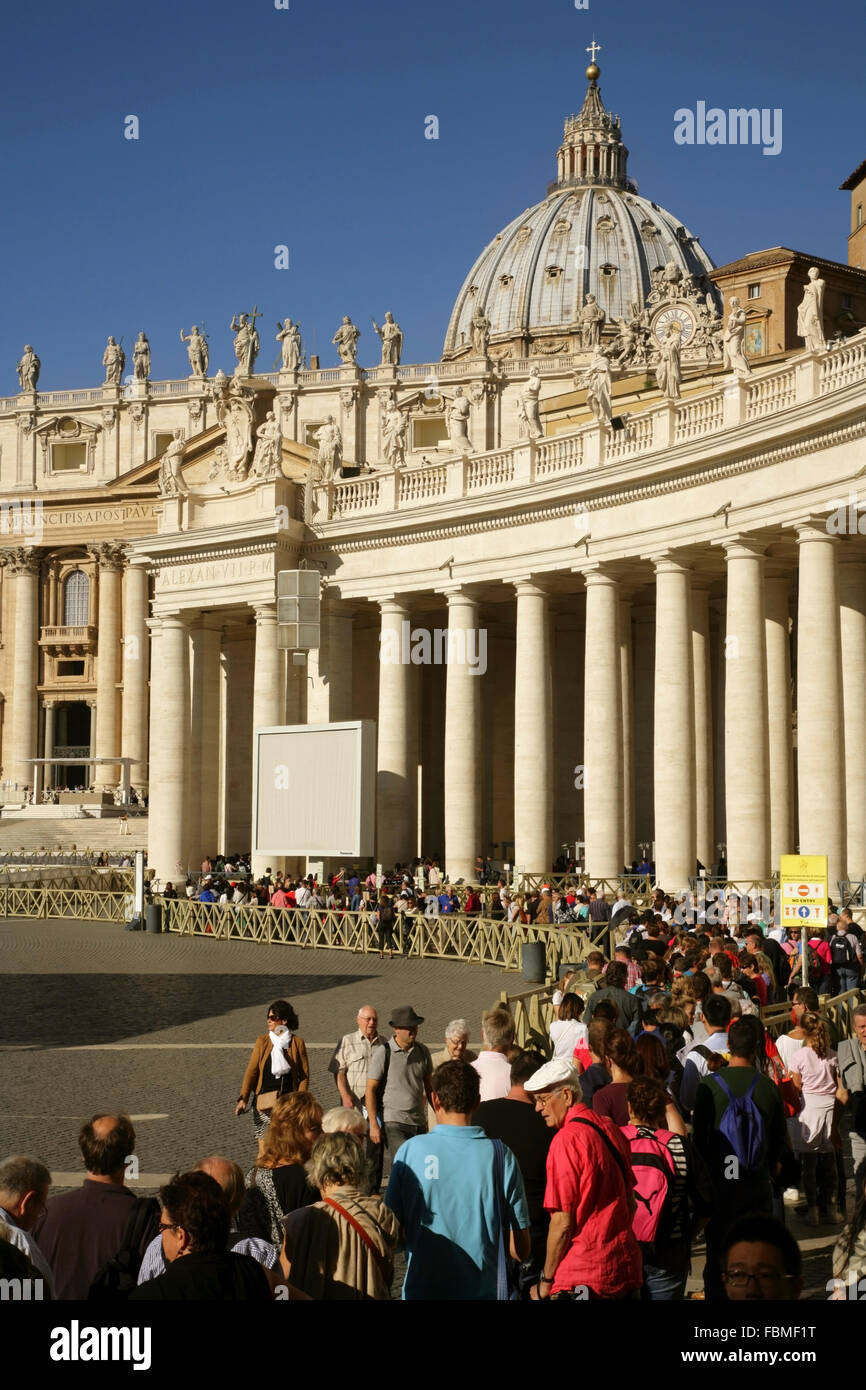 Queue To The Vatican Museums High Resolution Stock Photography and ...