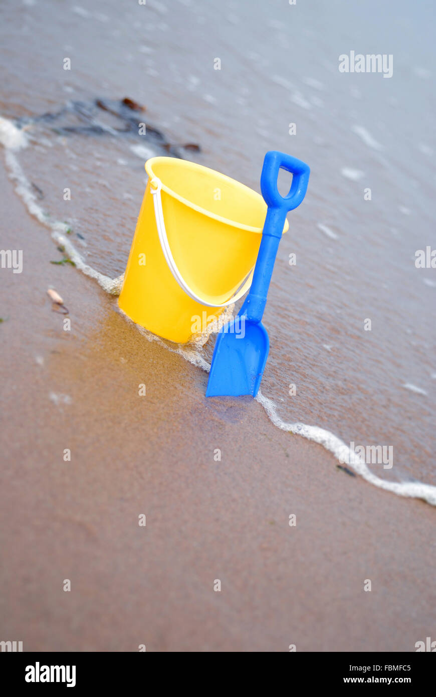 Bucket and spade seaside hi-res stock photography and images - Alamy