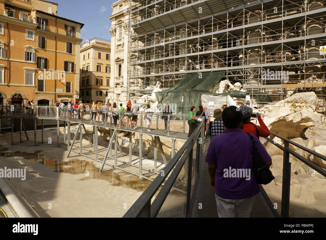 Scaffolding on landmark italian building hi-res stock photography and ...
