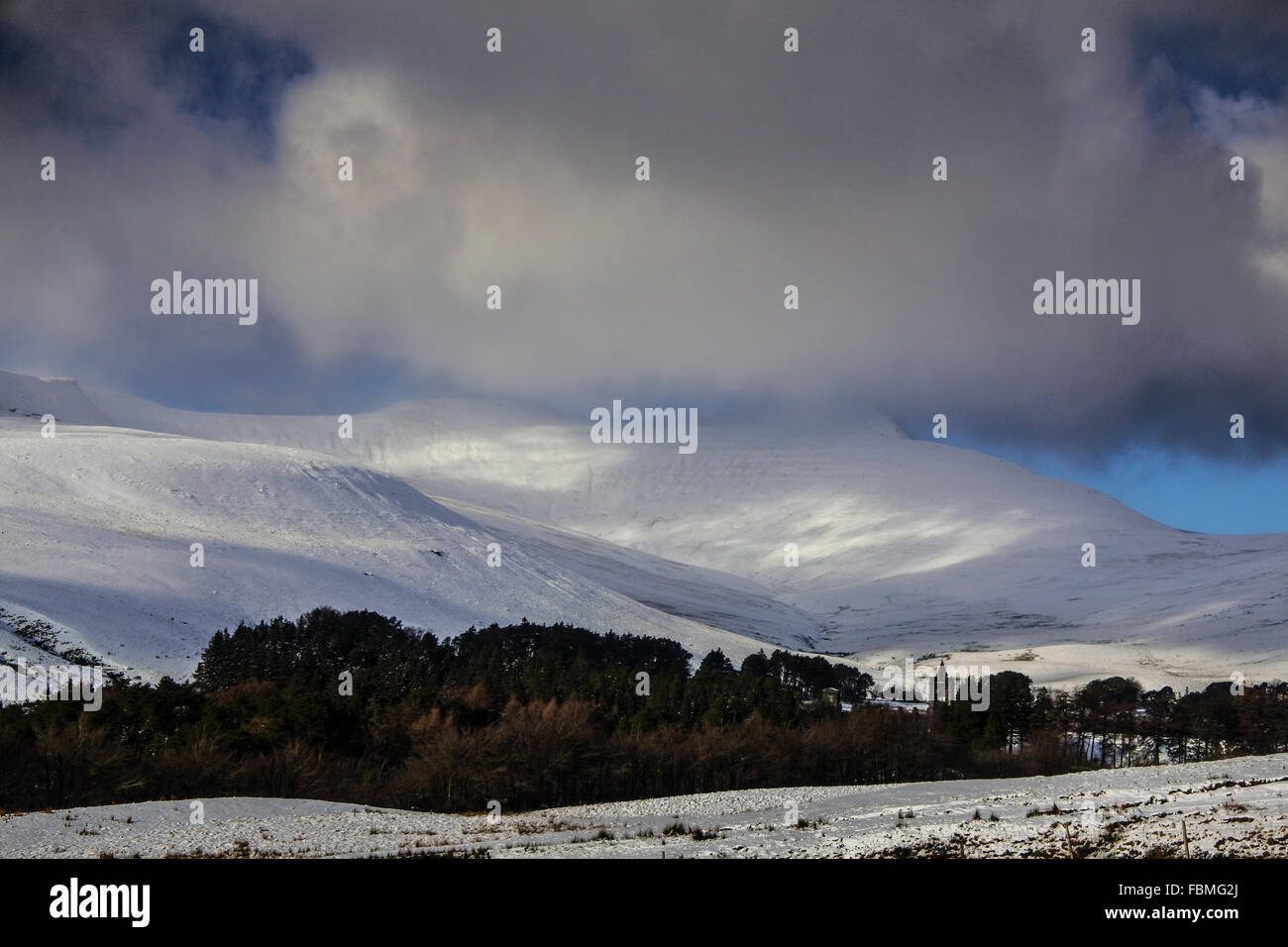 Pen Y Fan snow, Brecon Beacons January 2016 PHILLIP ROBERTS Stock Photo ...