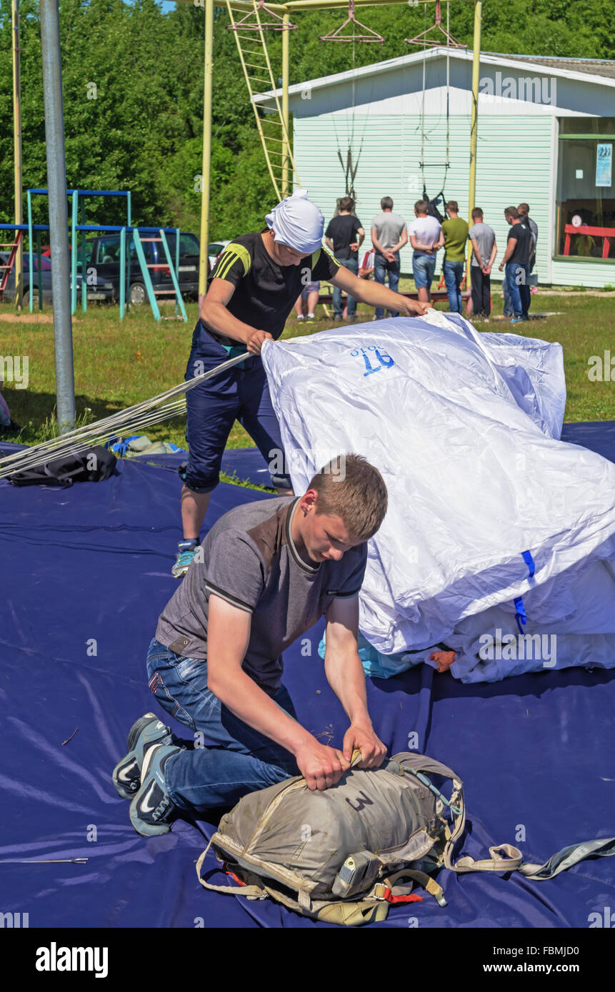 Parachutists - 2015.Packing of parachute Stock Photo - Alamy