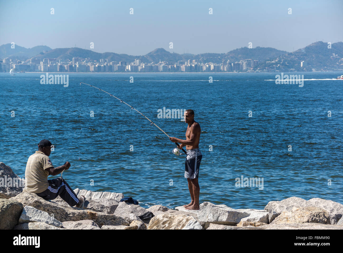 Anglers at beach hi-res stock photography and images - Alamy