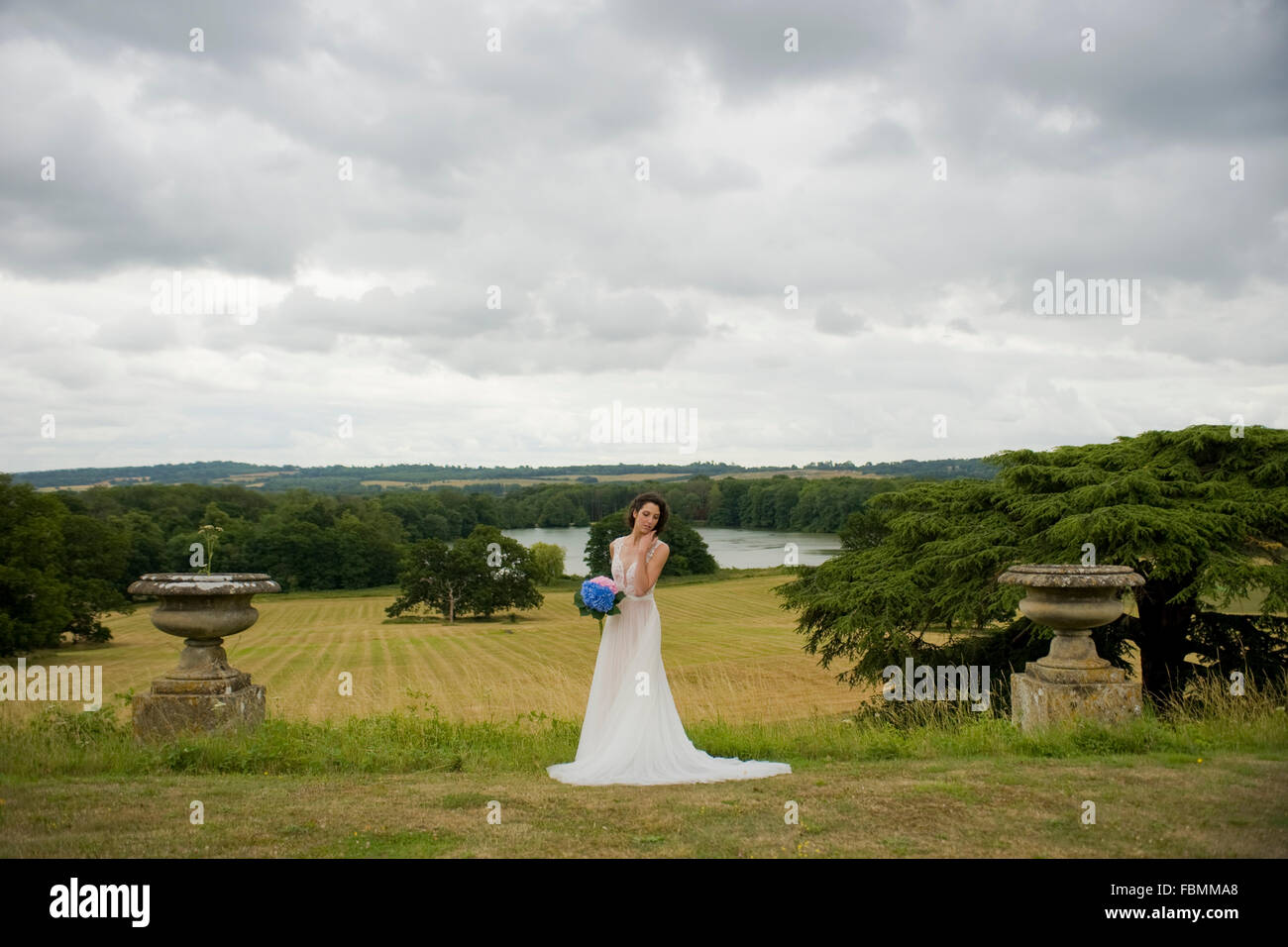 English bride hi-res stock photography and images - Alamy