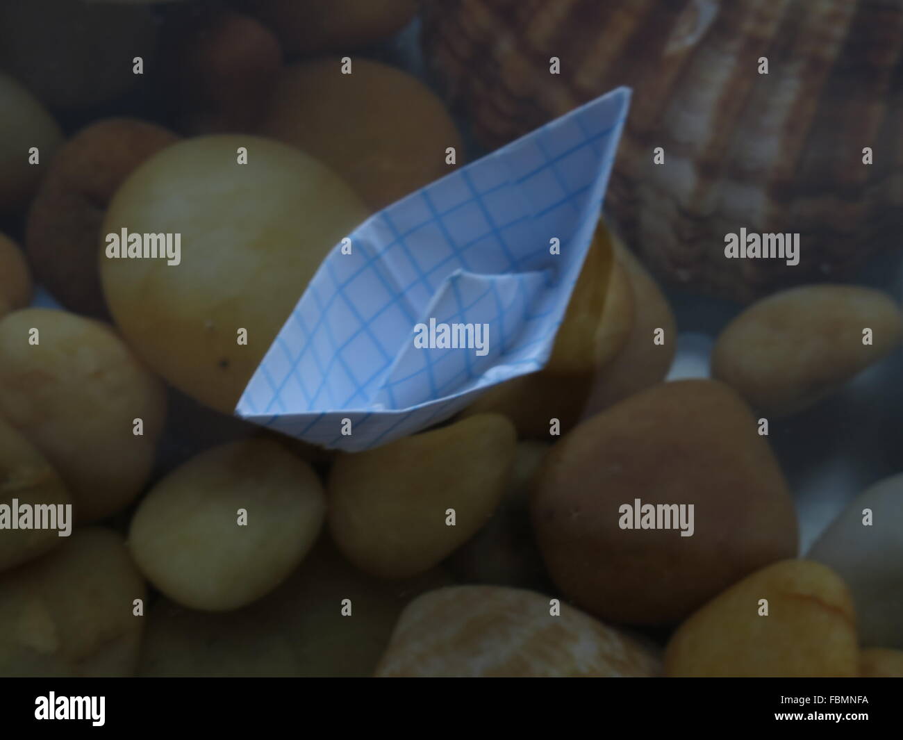 Water paper art hi-res stock photography and images - Alamy