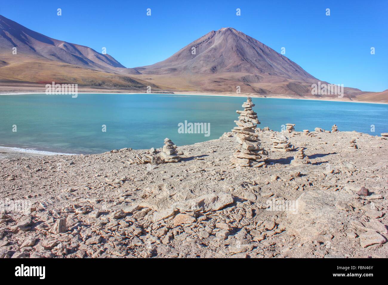Lakeside rocks hi-res stock photography and images - Alamy