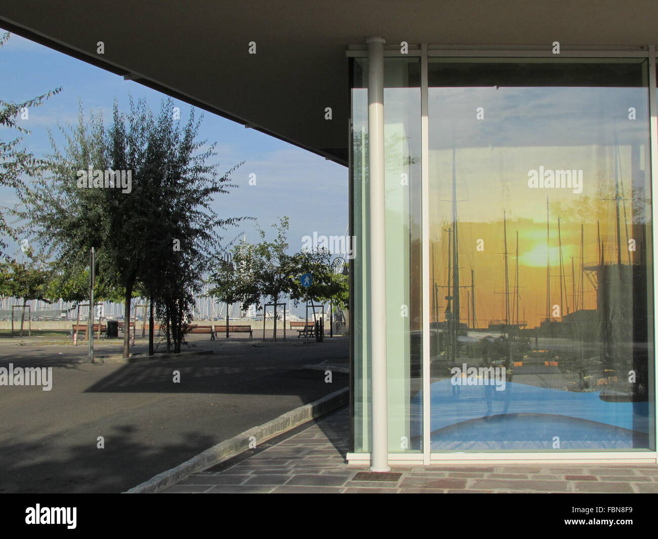 Corner modern building hi-res stock photography and images - Alamy