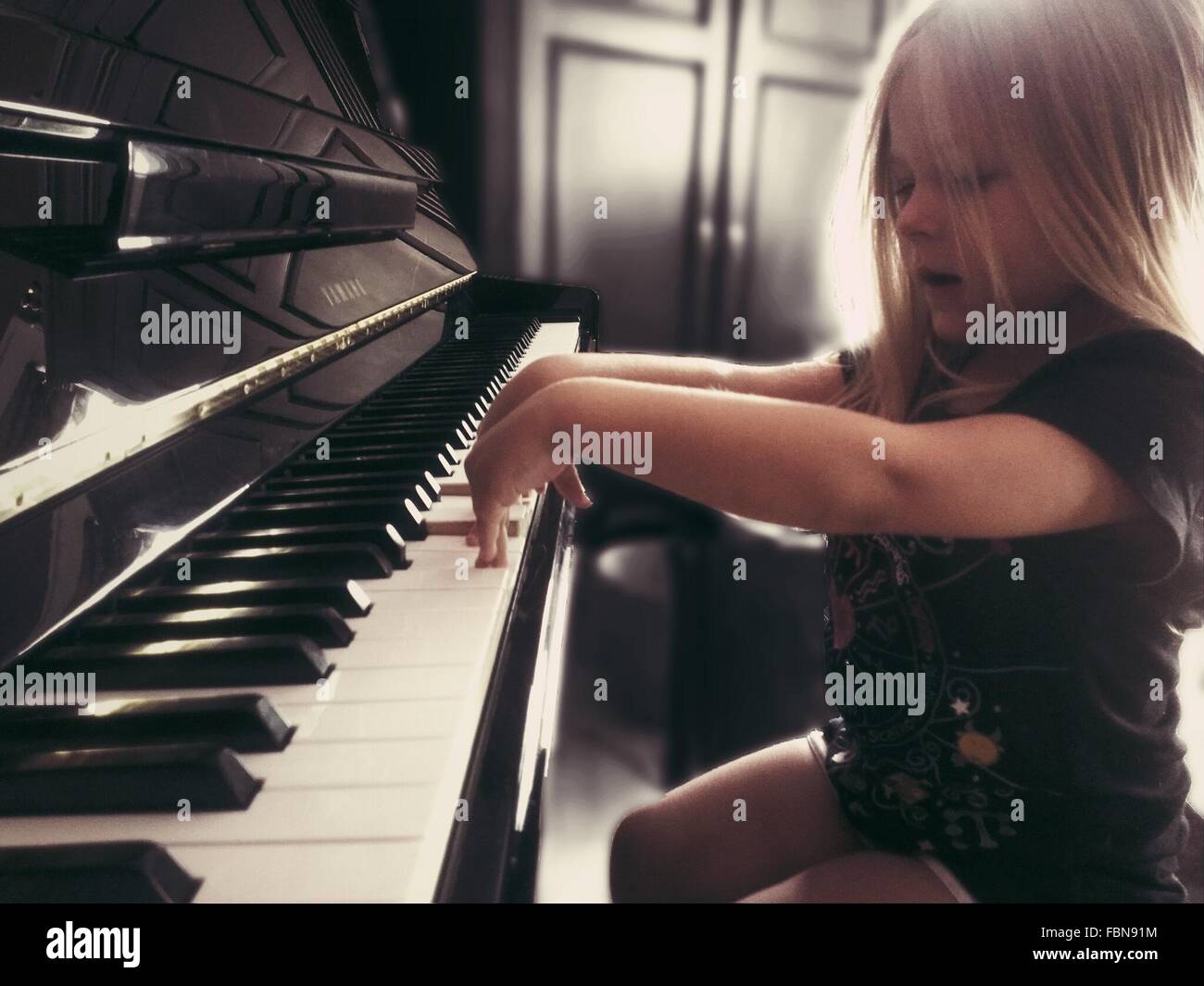 Girl Playing Piano Stock Photos & Girl Playing Piano Stock Images - Alamy