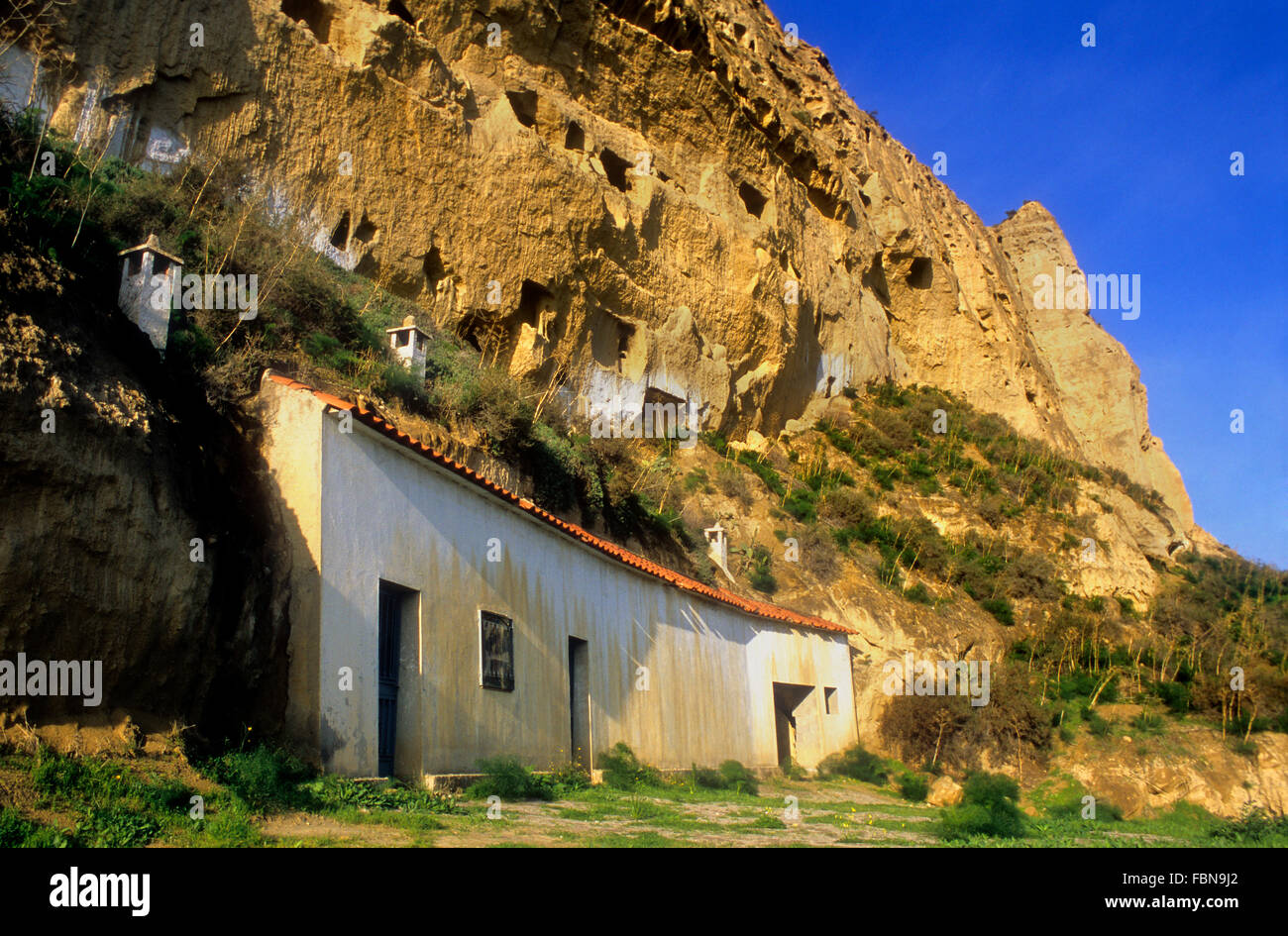Cave houses at Terrera del Calguerin troglodyte quarter.Cuevas de ...