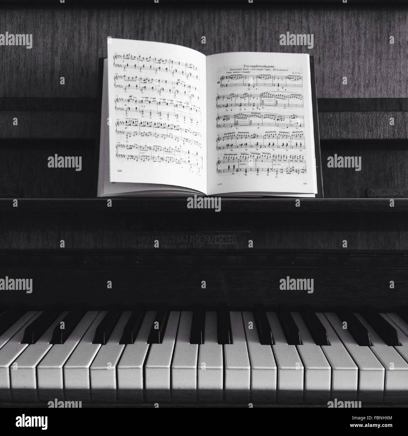 Piano notes hi-res stock photography and images - Alamy