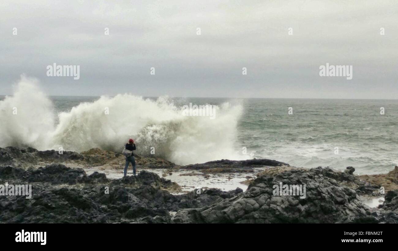 Crashing waves person hi-res stock photography and images - Alamy