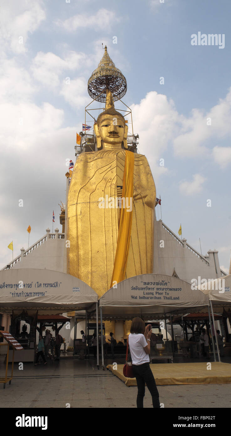32 m. high standing Buddha, temple complex of Wat Indraviharn, Bangkok ...