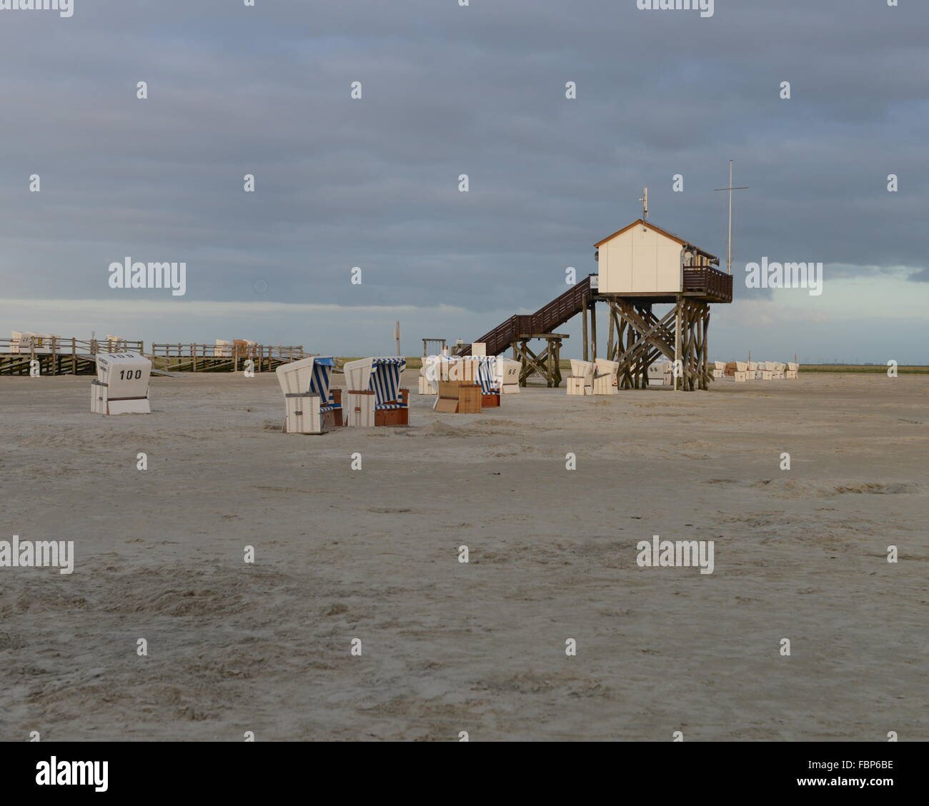 Building at beach hi-res stock photography and images - Alamy