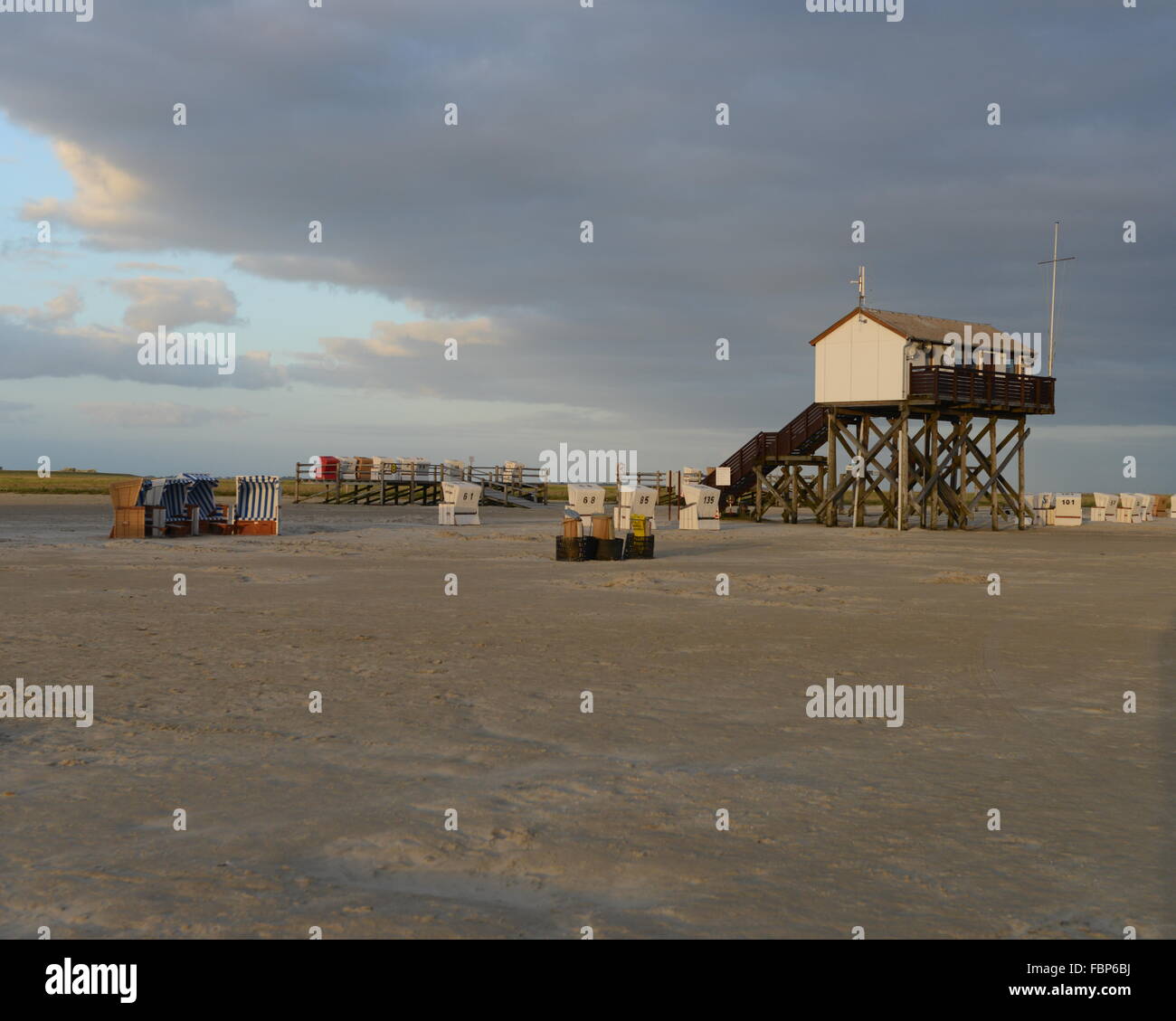 Building at beach hi-res stock photography and images - Alamy