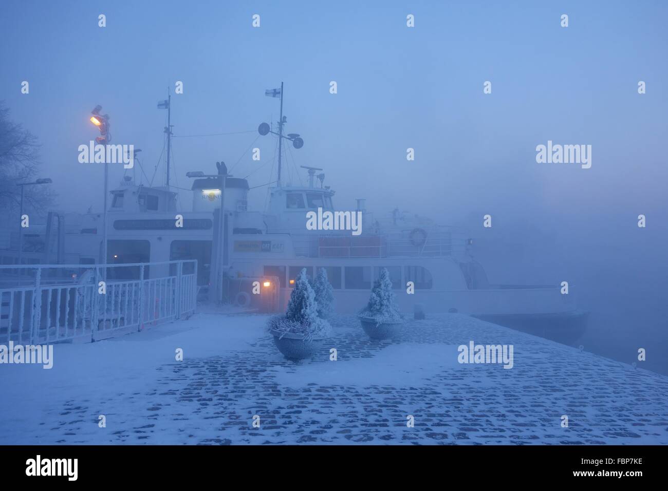 Ferry in Suomenlinna fortress island on extremely cold winter morning ...