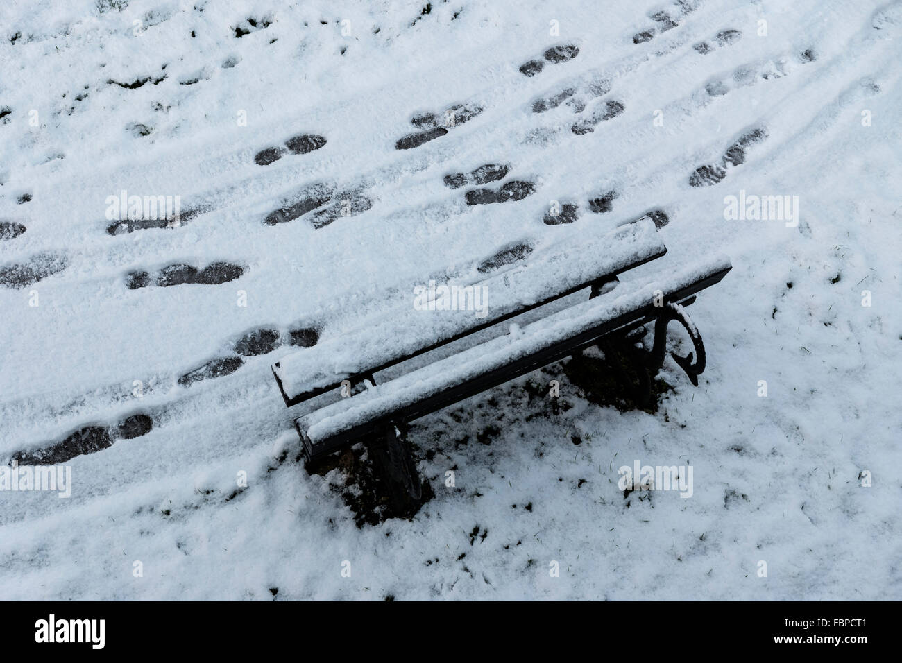 Park bench from above in winter conditions, Clitheroe Castle ...