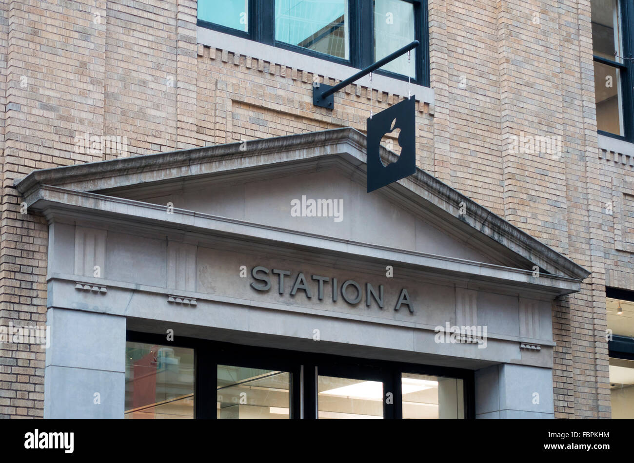 Apple Store in SoHo in Lower Manhattan in New York City Stock Photo - Alamy