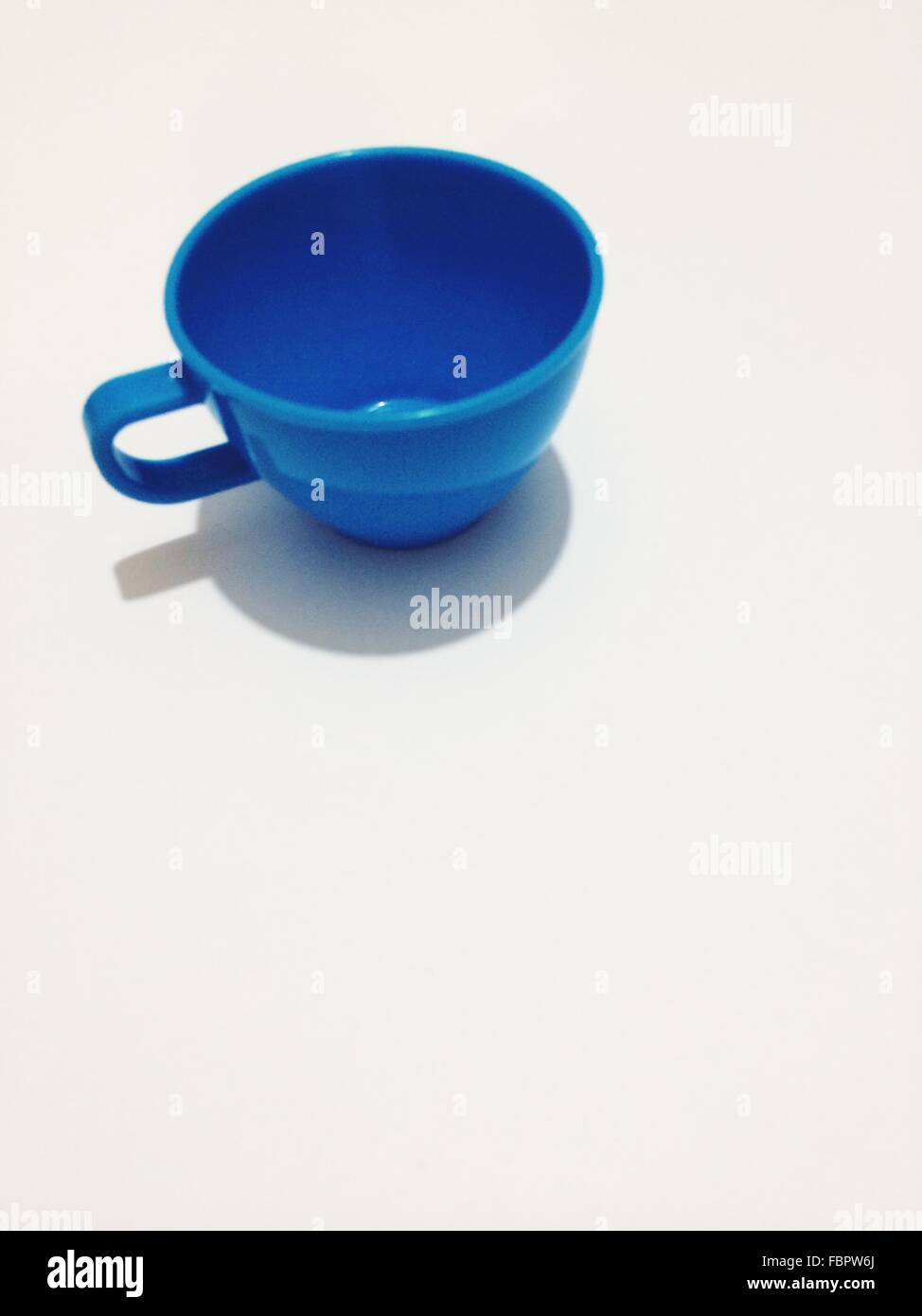 Blue and white cup hi-res stock photography and images - Alamy