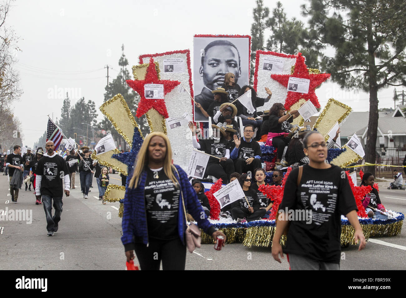 Los Angeles, California, USA. 18th Jan, 2016. Participants wave to ...