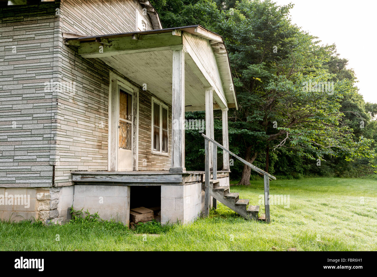 Old house rotting in an Alabama forest Stock Photo - Alamy