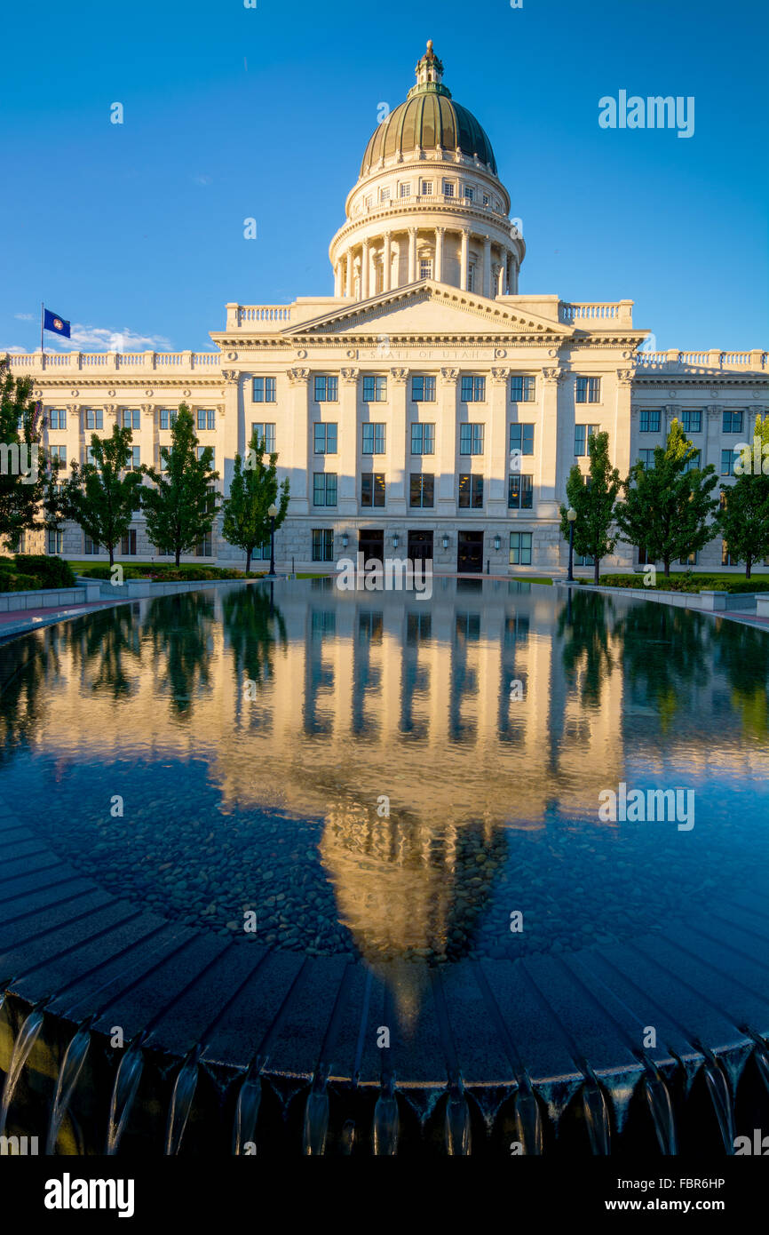 Reflection of government buildings hi-res stock photography and images ...