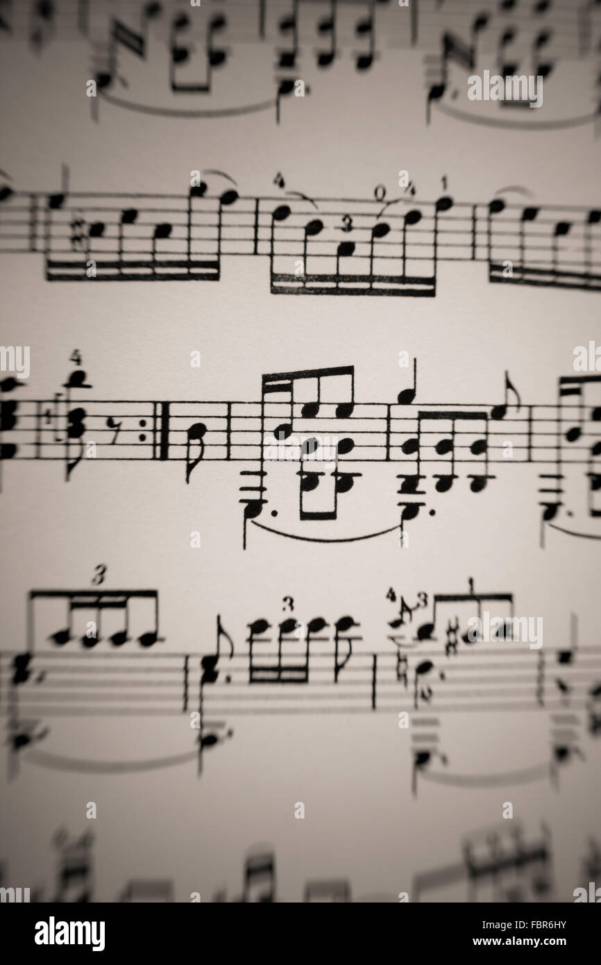 Music notes score hi-res stock photography and images - Alamy