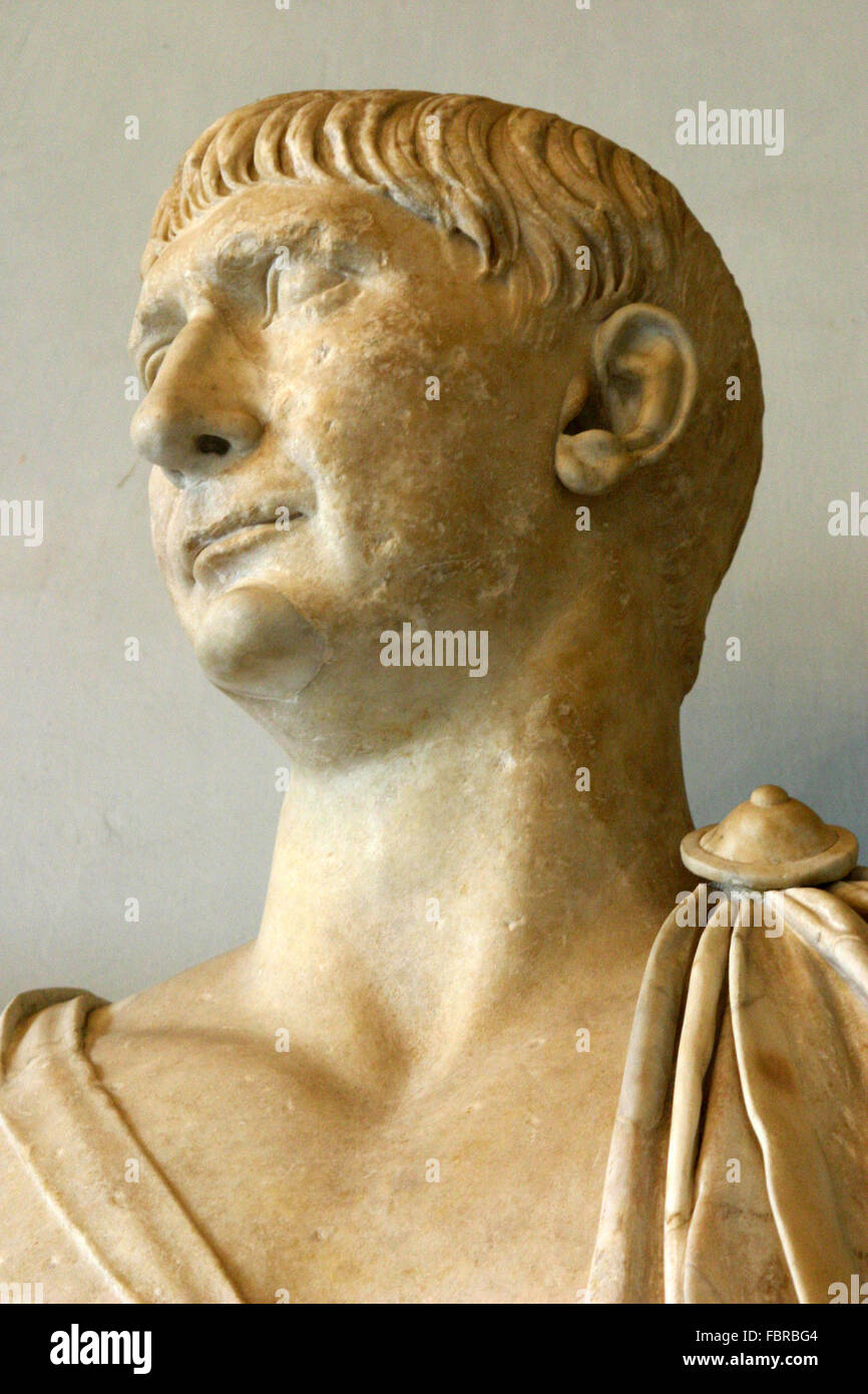 Marble bust of Emperor Trajan statue, Capitoline Museums Palazzo del ...