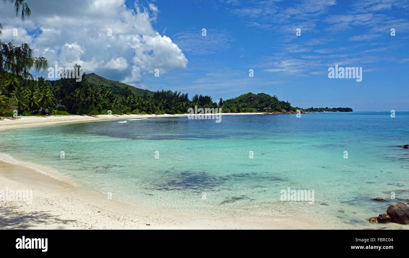 wild natural beach on seychelles Stock Photo - Alamy