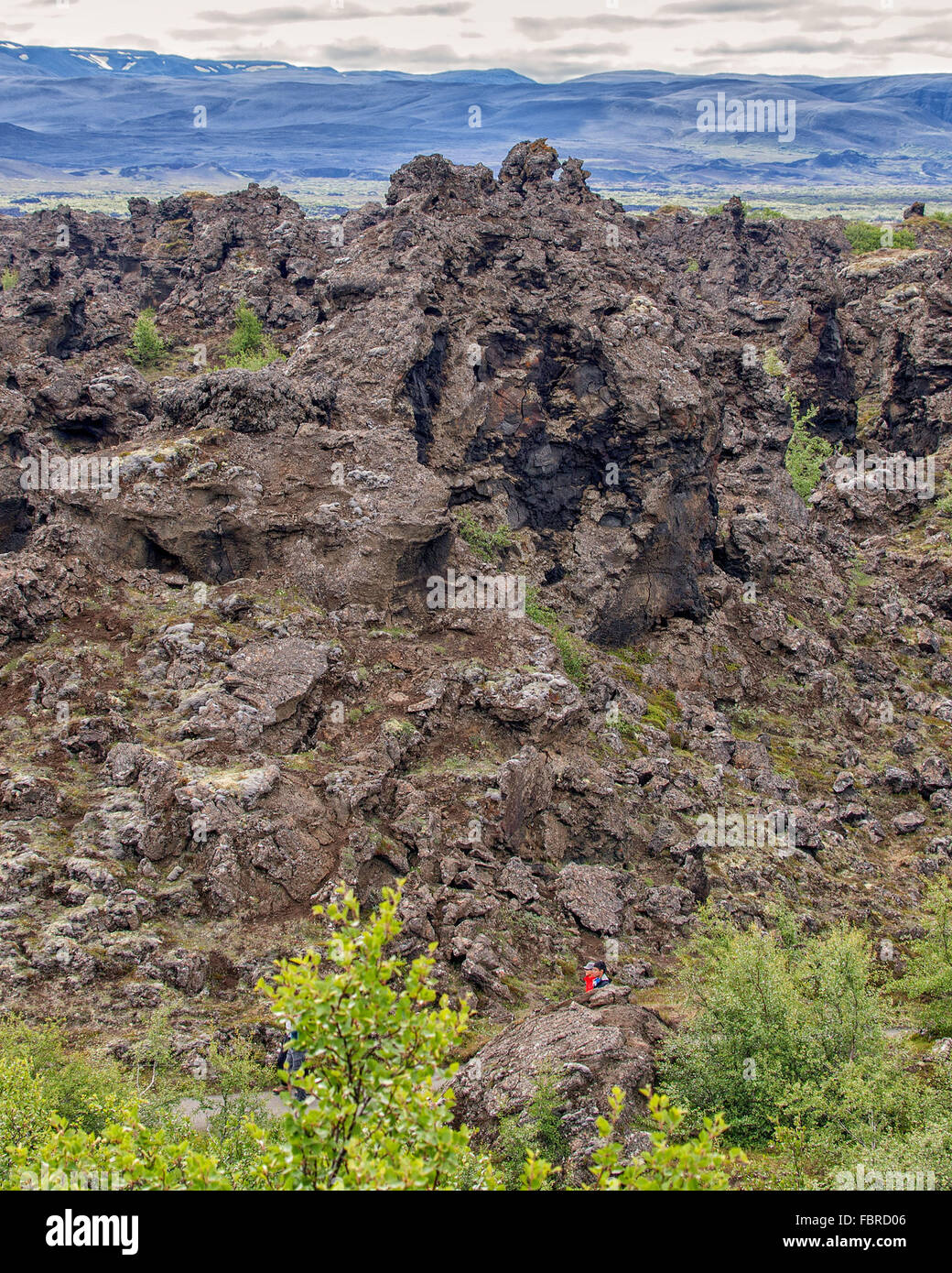 North Iceland, Iceland. 1st Aug, 2015. Tourists walk along circular ...
