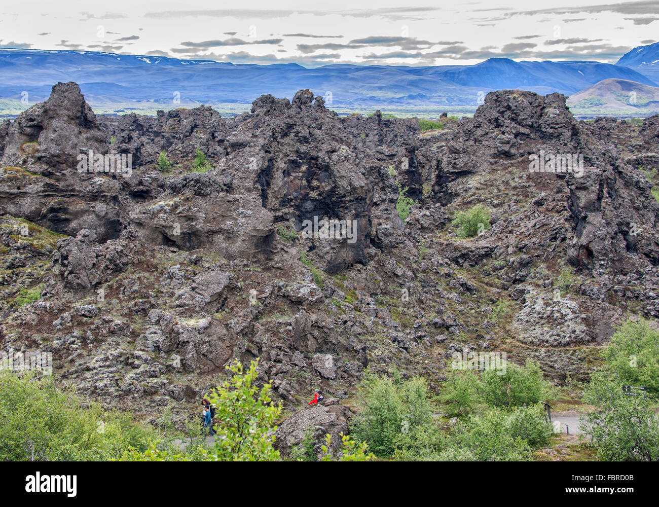 North Iceland, Iceland. 1st Aug, 2015. Tourists walk along circular ...
