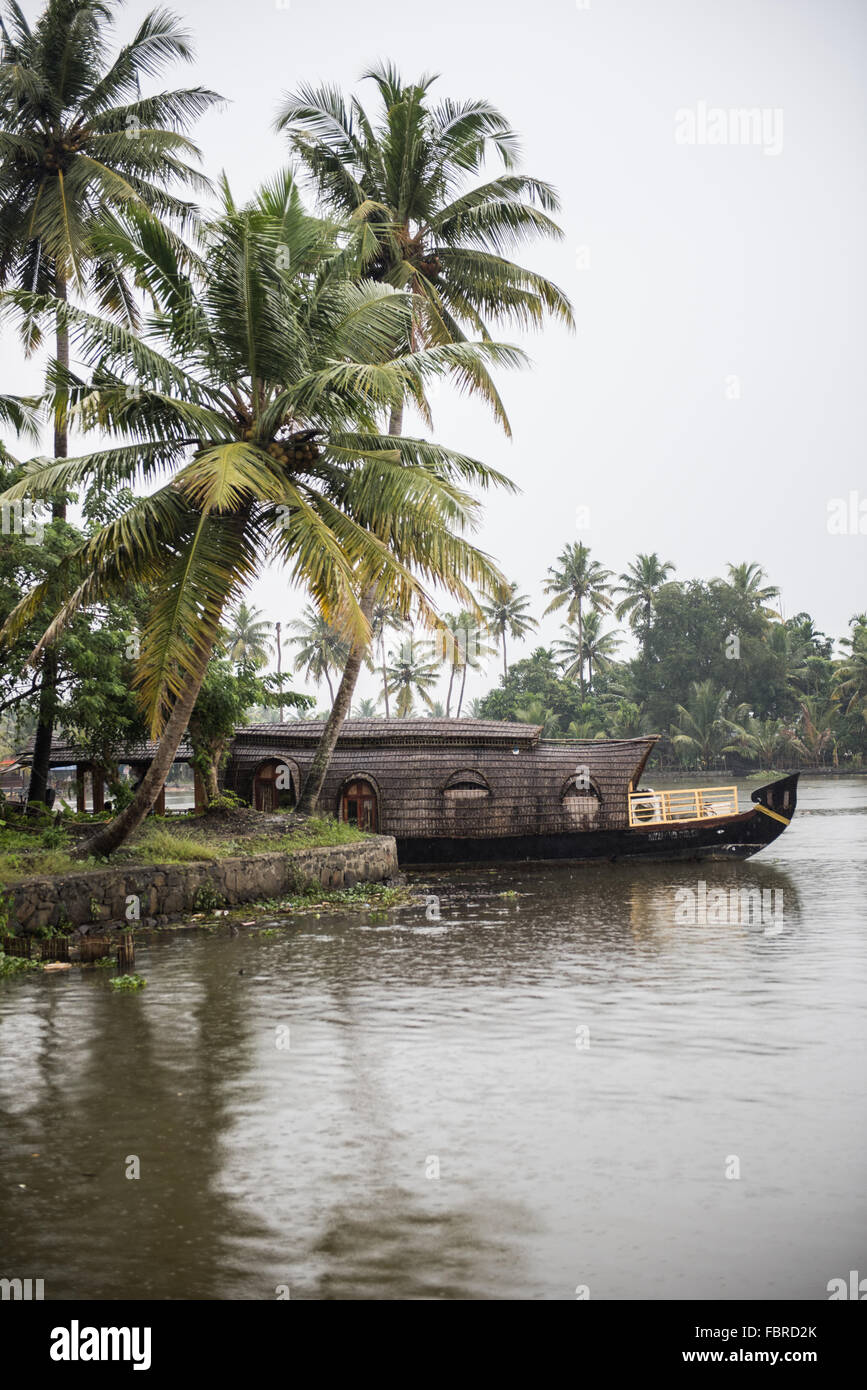 Beautiful Houseboats on Lake Stock Photo - Alamy