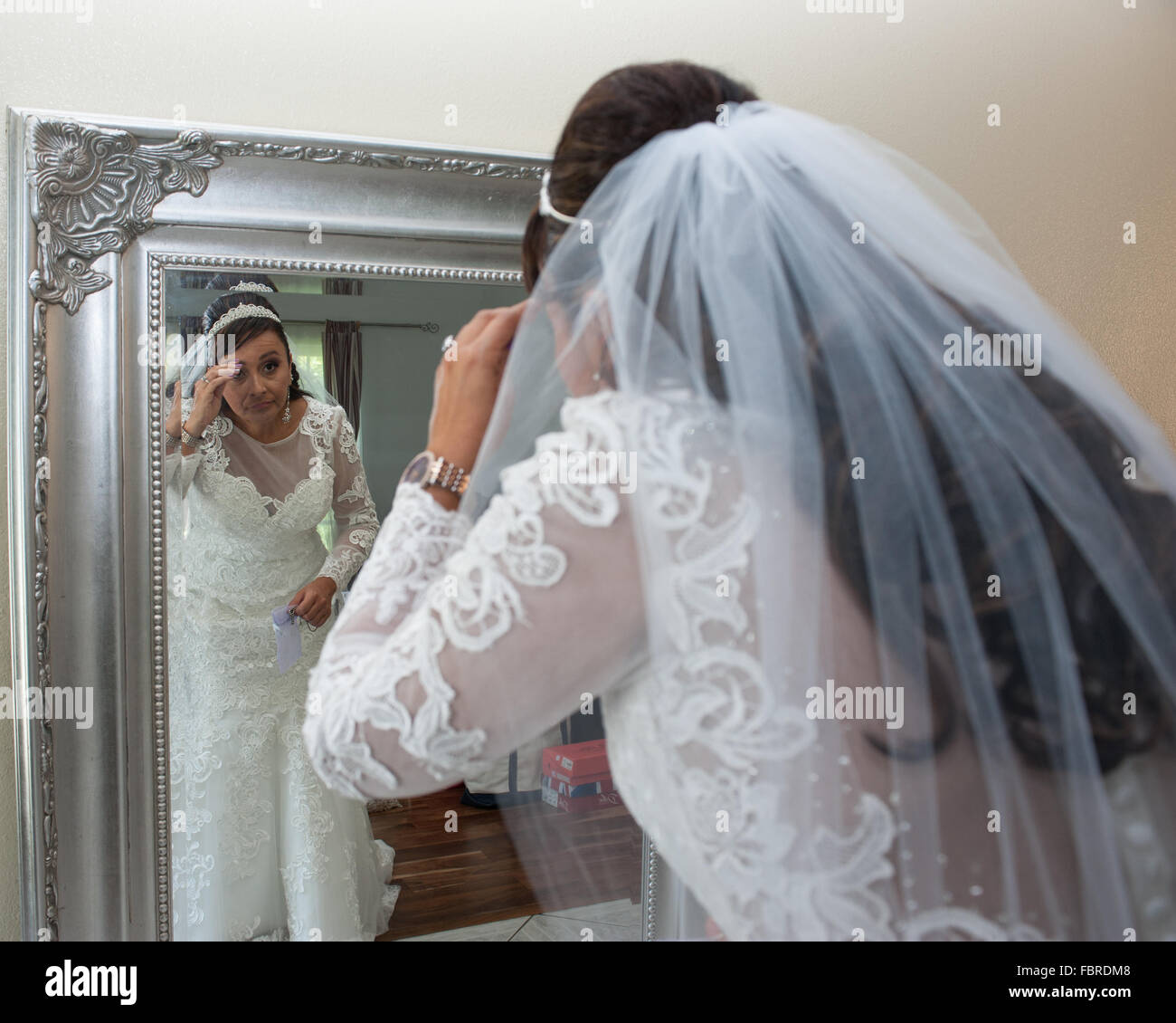 Preparing the bride hi-res stock photography and images - Alamy