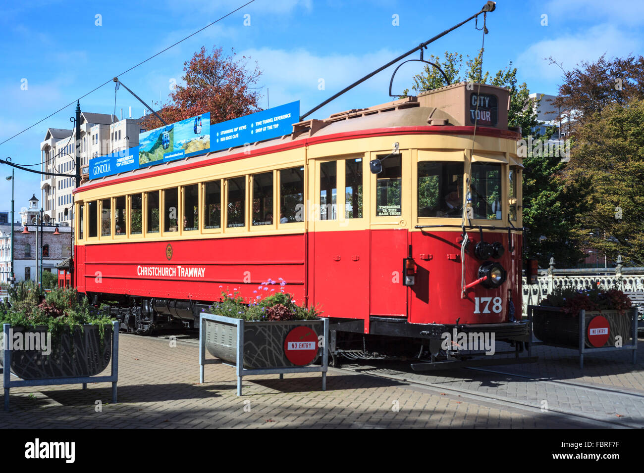 City loop tram hi-res stock photography and images - Alamy