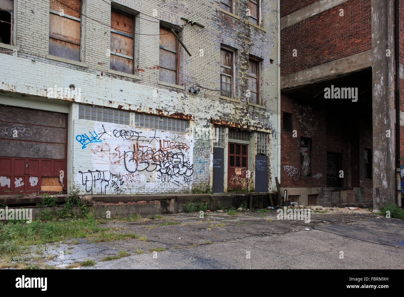 Old, derelict building in downtown Dayton Ohio Stock Photo - Alamy