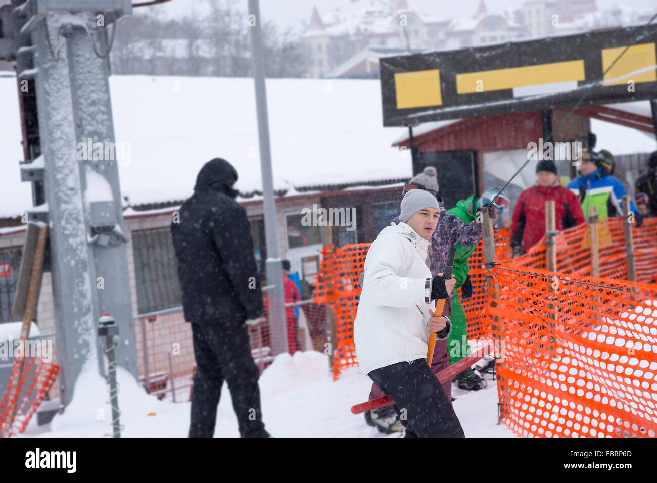 Single line skier hi-res stock photography and images - Alamy