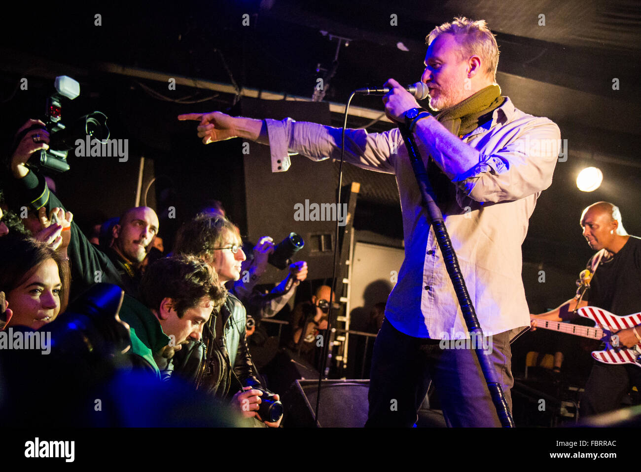 Spin doctors chris barron hi-res stock photography and images - Alamy