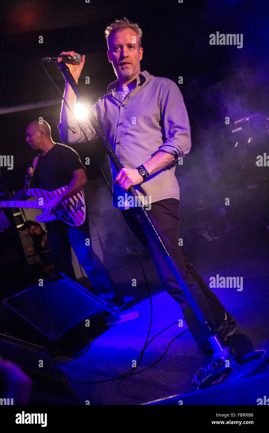 Spin doctors chris barron hi-res stock photography and images - Alamy