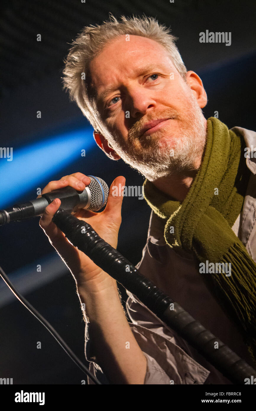 Spin doctors chris barron hi-res stock photography and images - Alamy