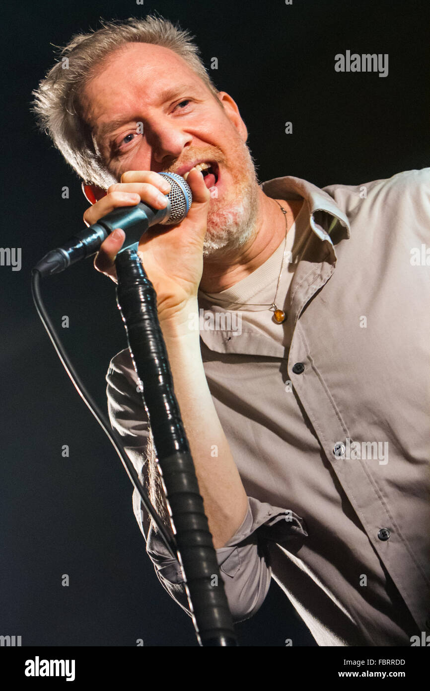 Spin doctors chris barron hi-res stock photography and images - Alamy