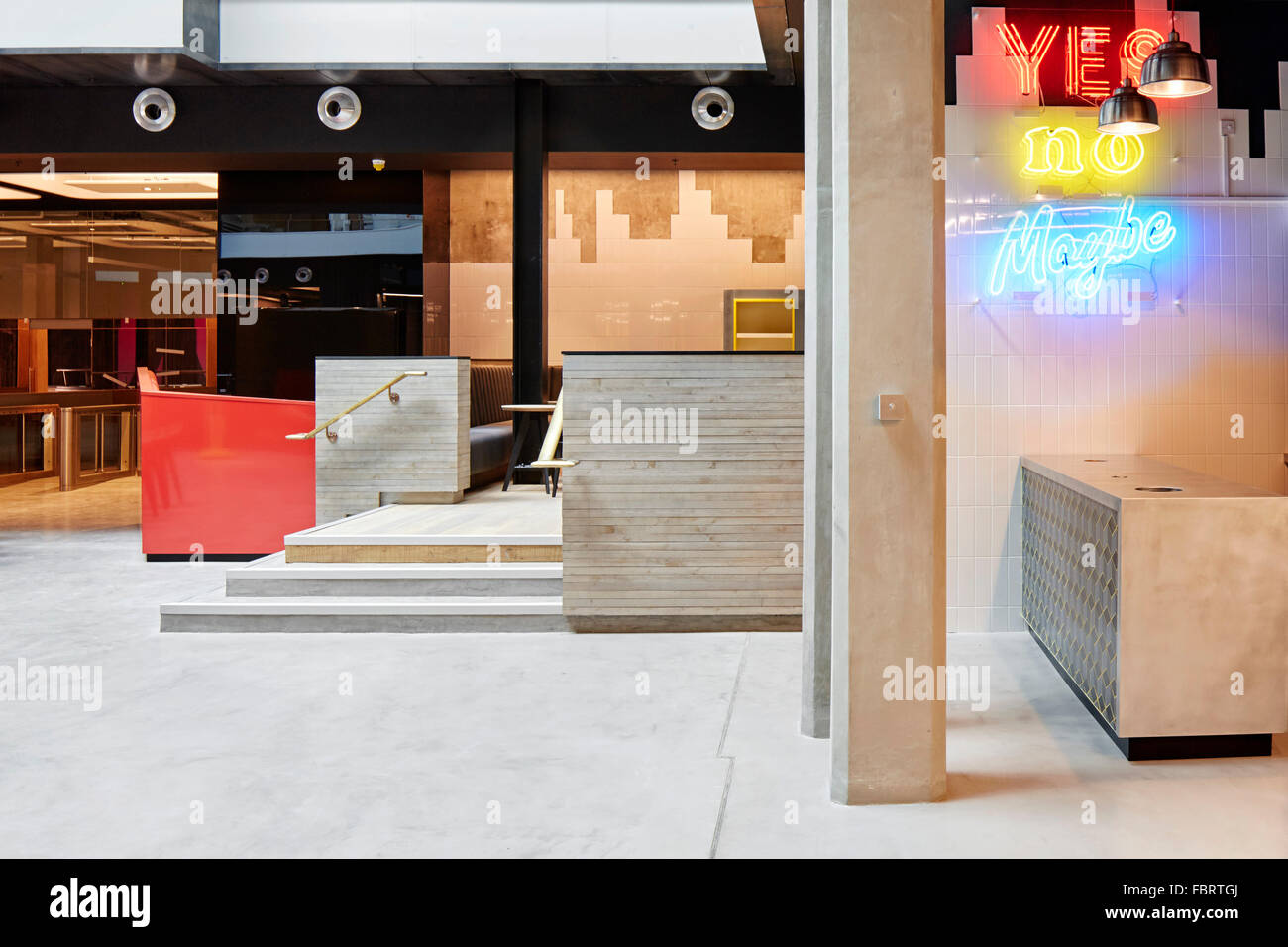 Commercial office atrium area hi-res stock photography and images - Alamy